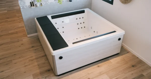 Aquavia Quantum Hot Tub